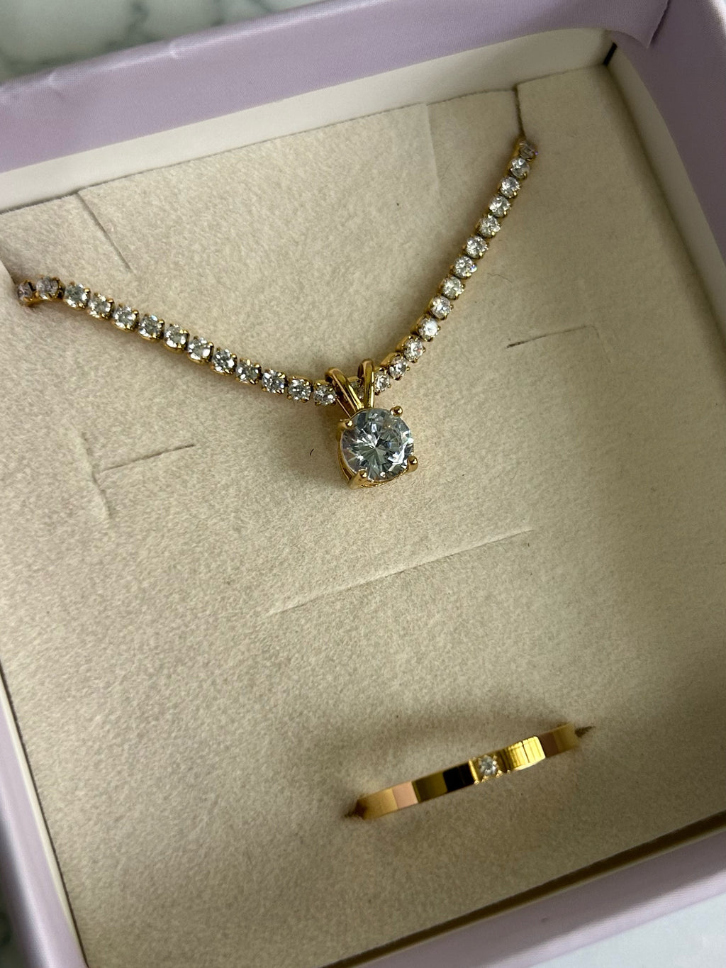 Exploring Different Types of Gold Jewellery